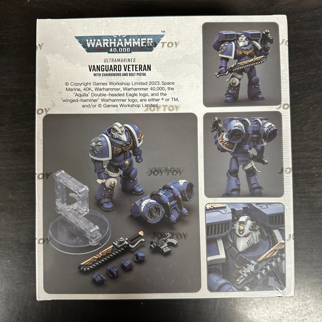 JOYTOY Vanguard Veteran Chainsword & Bolt Pistol 1/18 – In Demand Toys